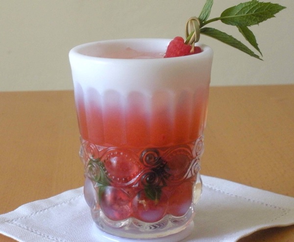 Make a Red, White and Blue Mojito for the 4th of July - The Bubbly ...